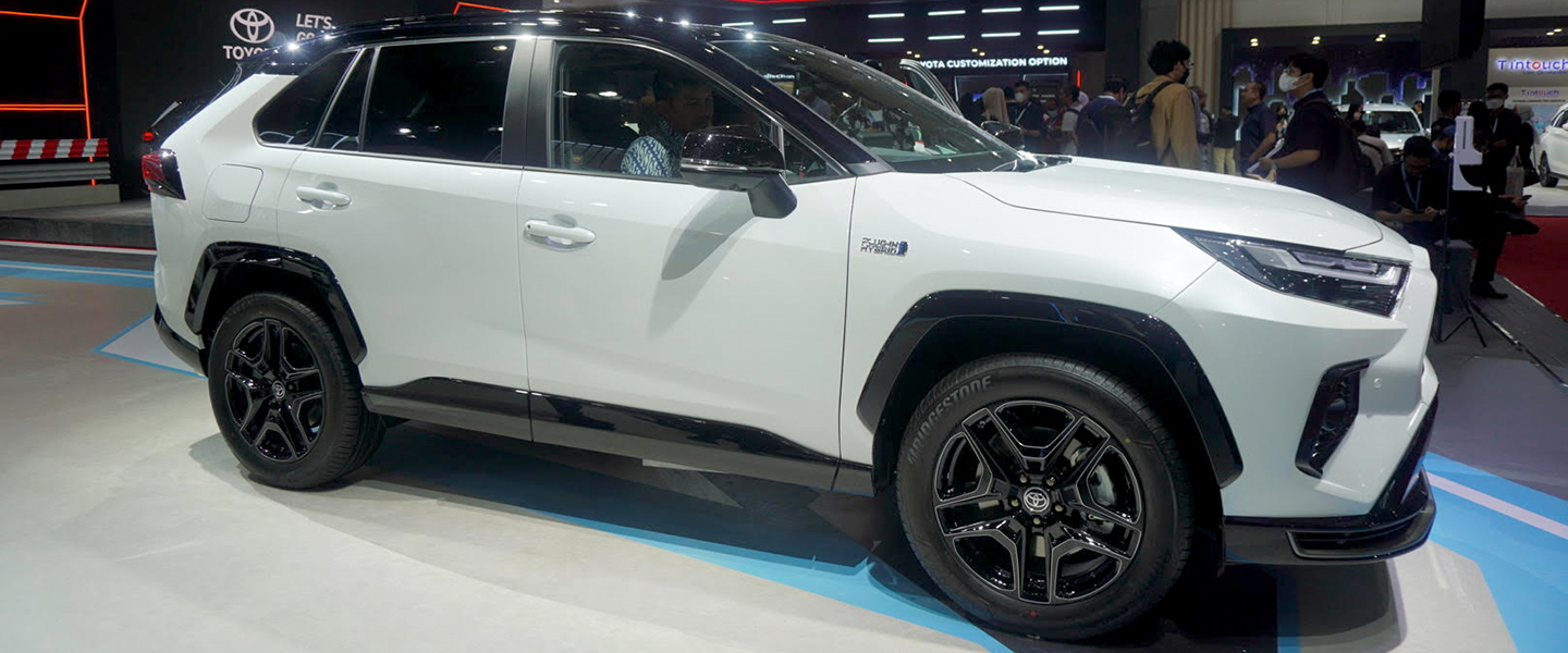 RAV4 GR Sport PHEV Hadir di GJAW 2023, Toyota Rencanakan Luncurkan Model GR Sport Plug-In Hybrid ...